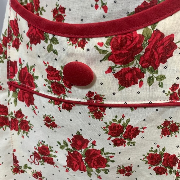 Jesse Steele | Other | New Jessie Steele Kitchen Roses Joan Bib Full ...